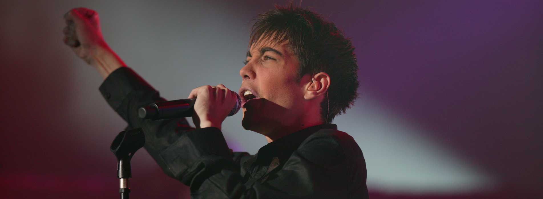 Biographie de Grégory Lemarchal, sur le site officiel de l'Artiste